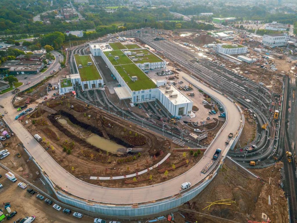 Overhead catenaries on Toronto’s new Light Rail Line: Eglinton ...